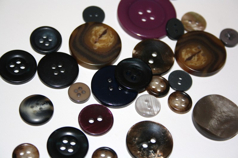 Applicare i bottoni: la tecnica giusta per ogni tipologia - Passion DIY